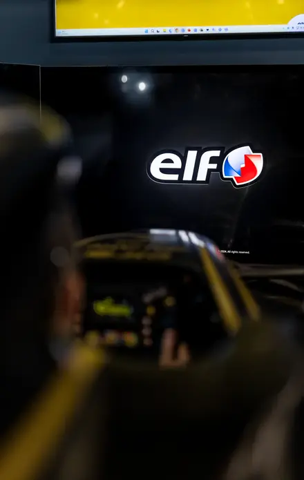 Performance and savings for your vehicle with ELF Oil | TotalEnergies AFS